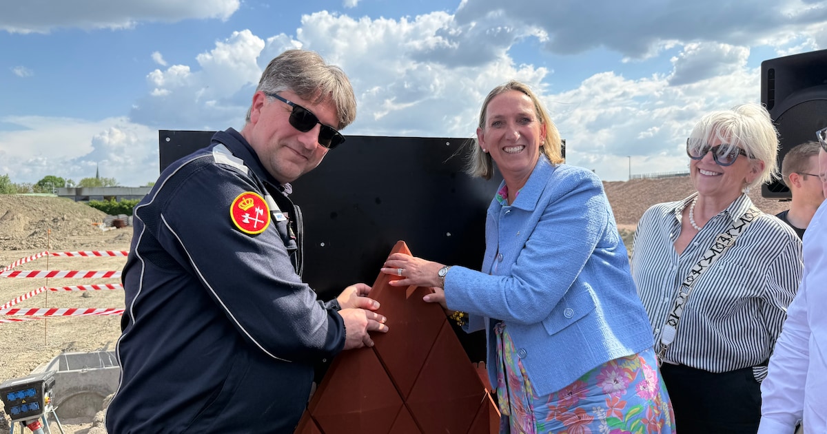 Symbolische eerstesteenlegging voor brandweerkazerne van 13 miljoen ...