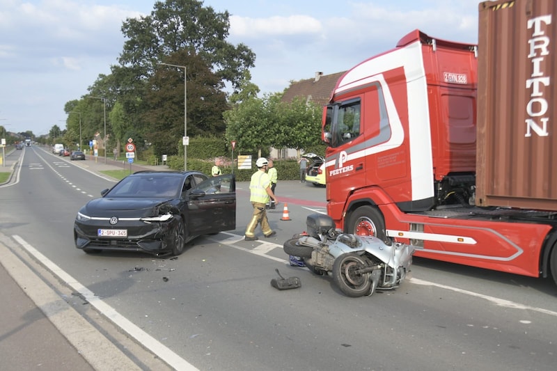 Ongeval in Stabroek tussen vrachtwagen, auto en motorrijder | Regio ...