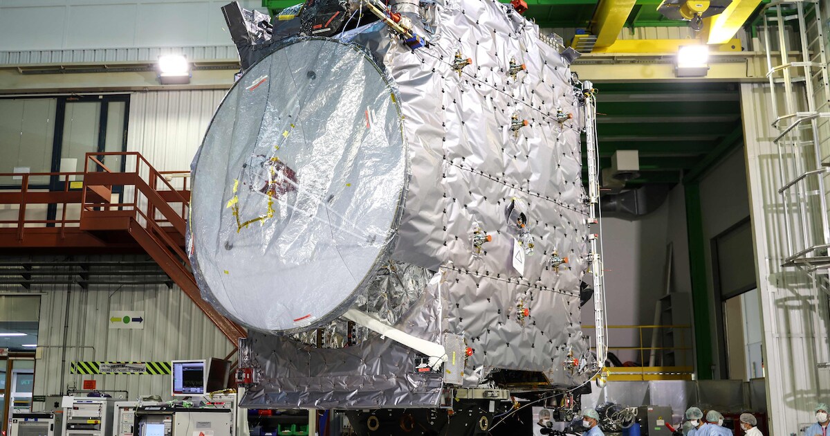 Ruimtesonde Juice passeert langs aarde én maan, mogelijk te zien in ...