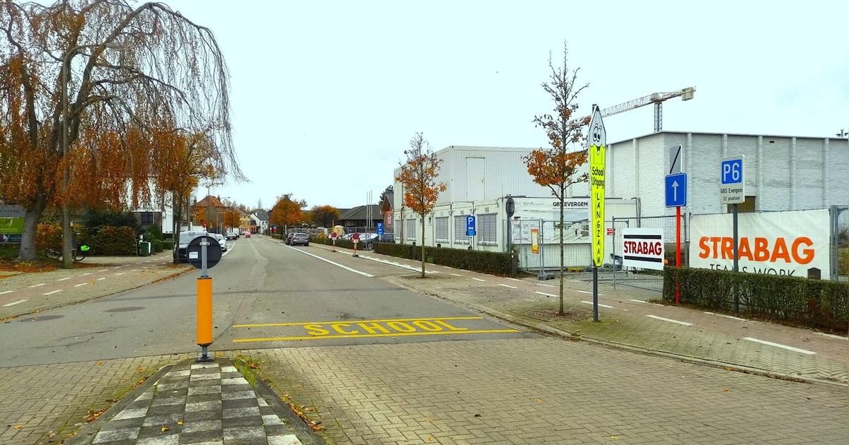 Dagje eenrichtingsverkeer aan gemeentelijke basisschool Evergem ...