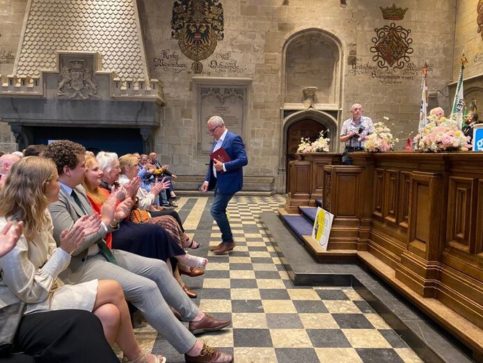 Alain Remue krijgt Medaille van Erkentelijkheid van Opperdekenij Stad ...