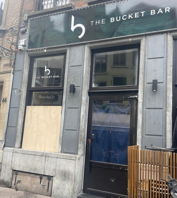 Drugs, verboden wapens en geseinde personen gevonden: The Bucket Bar ...