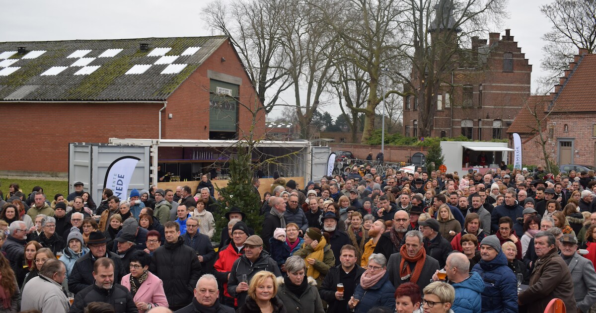 Assenede klinkt op het nieuwe jaar | Assenede | HLN.be