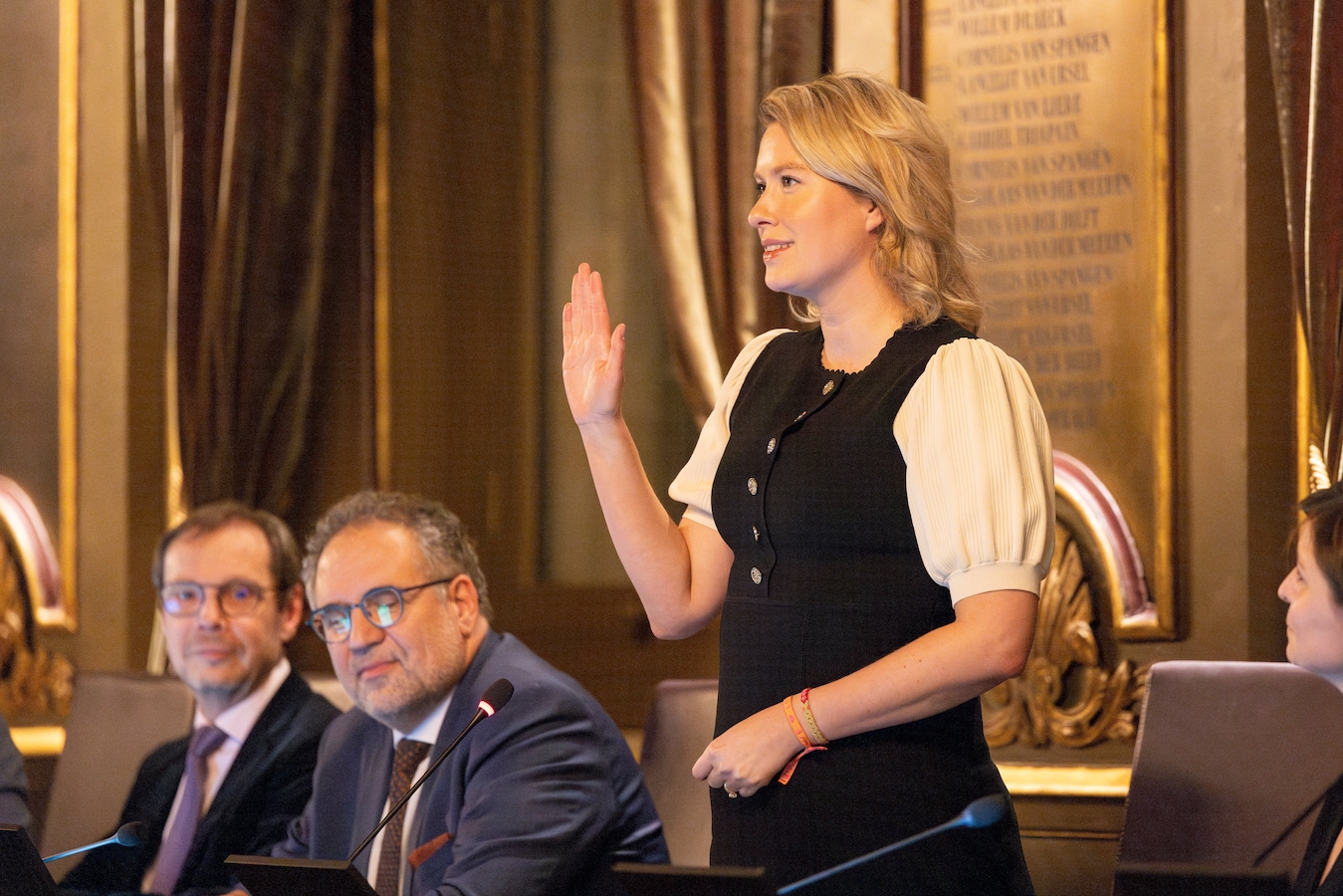 Els van Doesburg (N-VA) combineert Vlaams parlement níet met ...