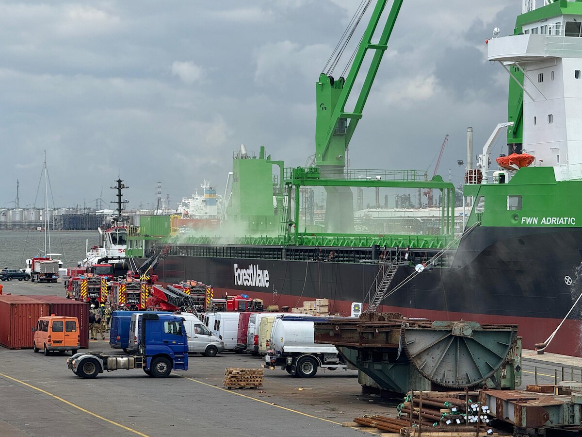 Brand op splinternieuw zeeschip in Antwerpse haven veroorzaakt veel ...