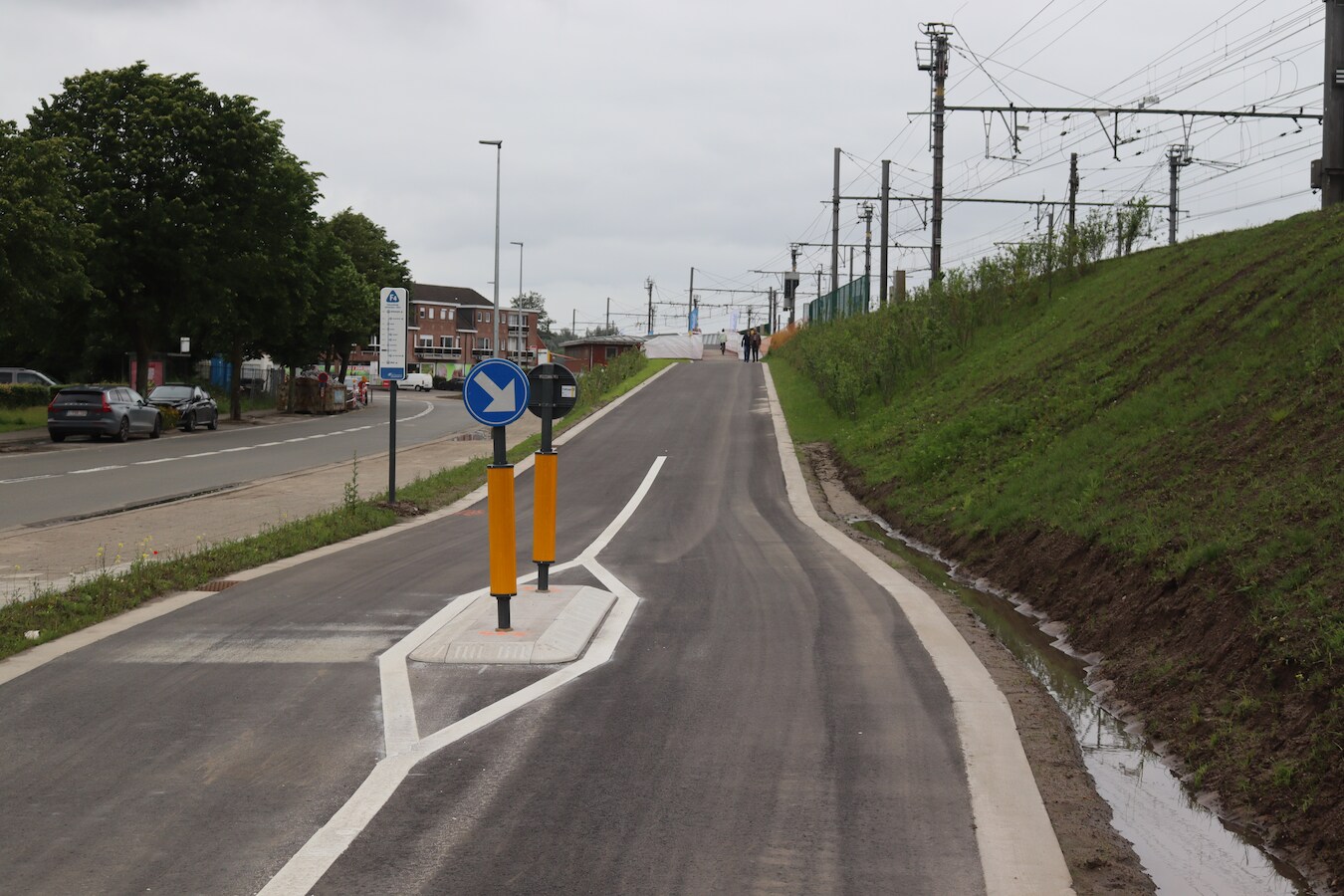 Fietsbrug over Vijfstraten officieel geopend: “Kinderen kunnen nu veilig druk kruispunt ...