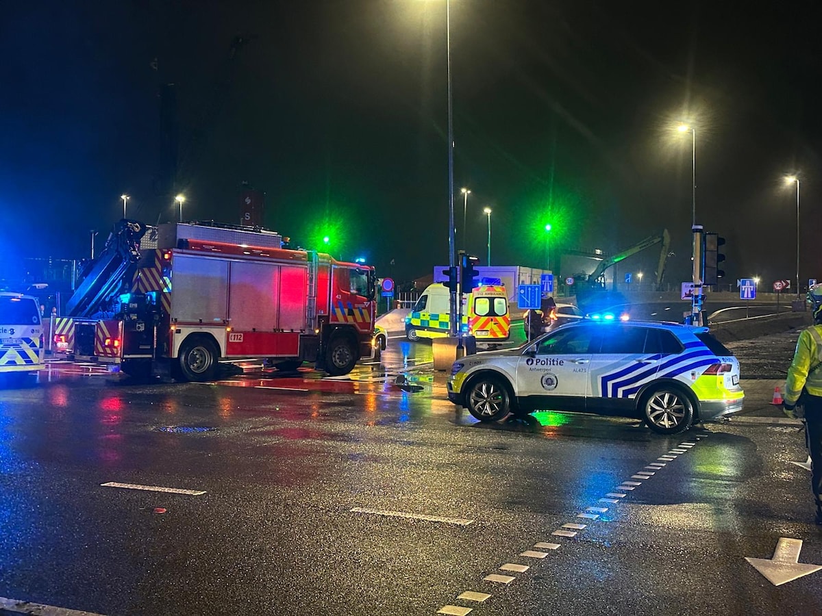 Man (60) op speedpedelec gegrepen door auto op Antwerpse Noordersingel ...