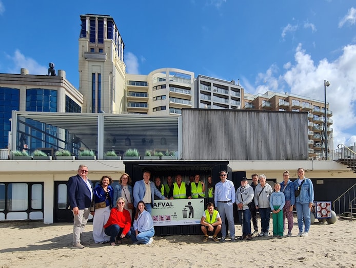 Vrijwilligers houden King Beach in Blankenberge mee proper: “Schelpen ...