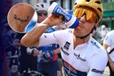 Zijn doorweekte shirt maakte het zichtbaar: Remco Evenepoel heeft ook ...