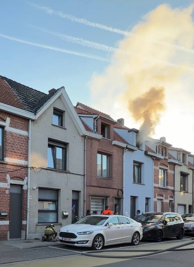 Brand op bovenverdieping van rijwoning in Sint-Niklaas: geen ...