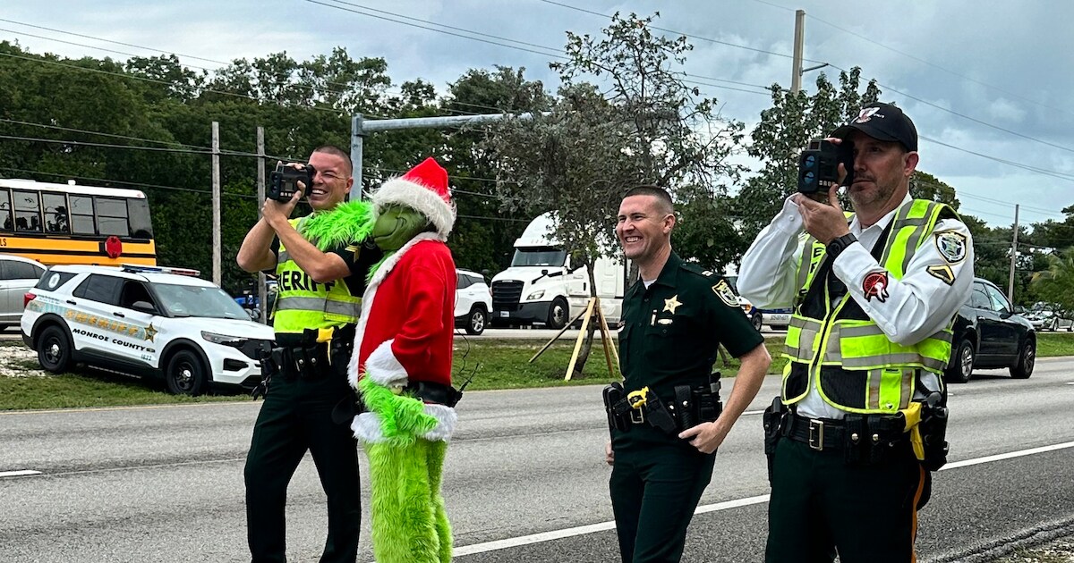 Een boete of een ui: Grinch geeft hardrijders in Florida de keuze | Het ...