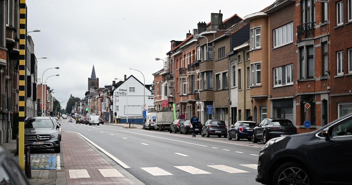 Dronken dertiger speelt rijbewijs kwijt, maar stapt toch terug in wagen ...