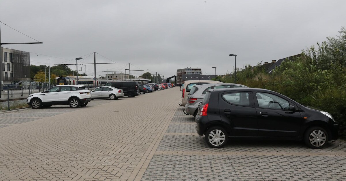 Parkeren op piekmomenten blijft moeilijk | Ieper | HLN.be