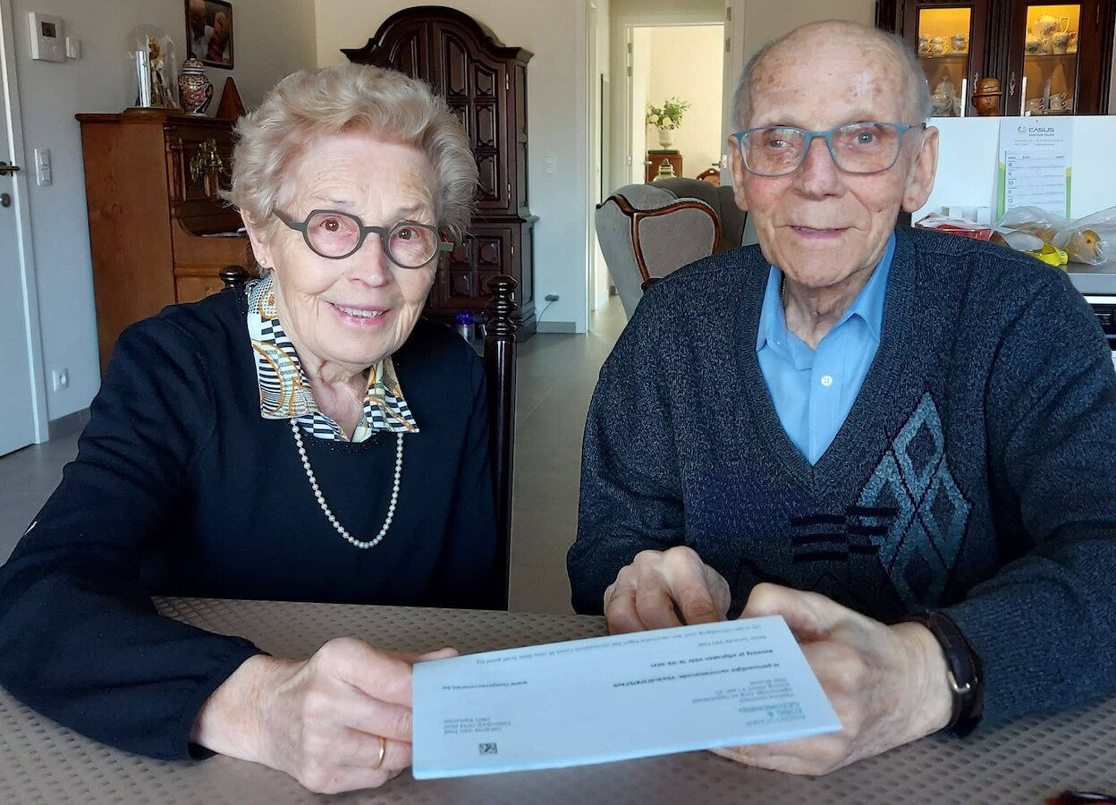 Met de taxi of de ‘prikbuddy’, zo raken onze thuiswonende 85-plussers ...