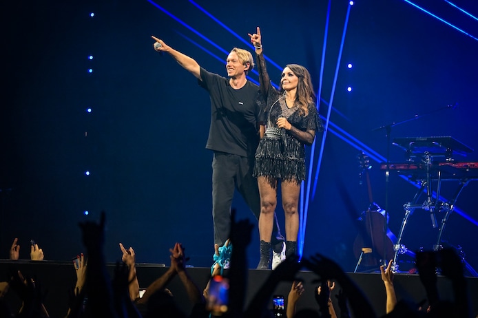 KIJK. Milk Inc. beklimt opnieuw troon in Sportpaleis: daar is Linda ...