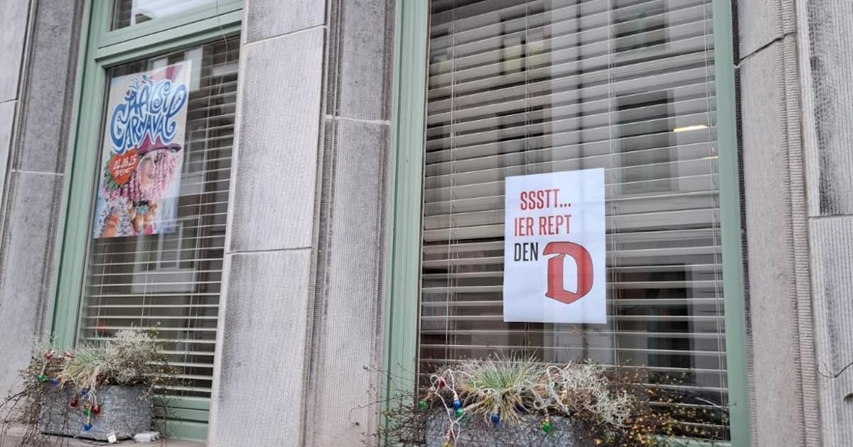 "Ier rept den D": mysterieuze affiches tijdens Aalst carnaval | Regio ...