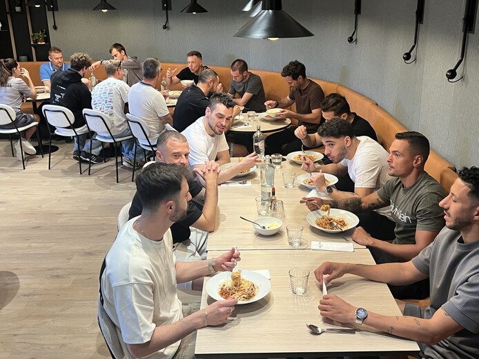 Spelers van RSCA Futsal verzamelen voor eerste training: “Een tiende ...