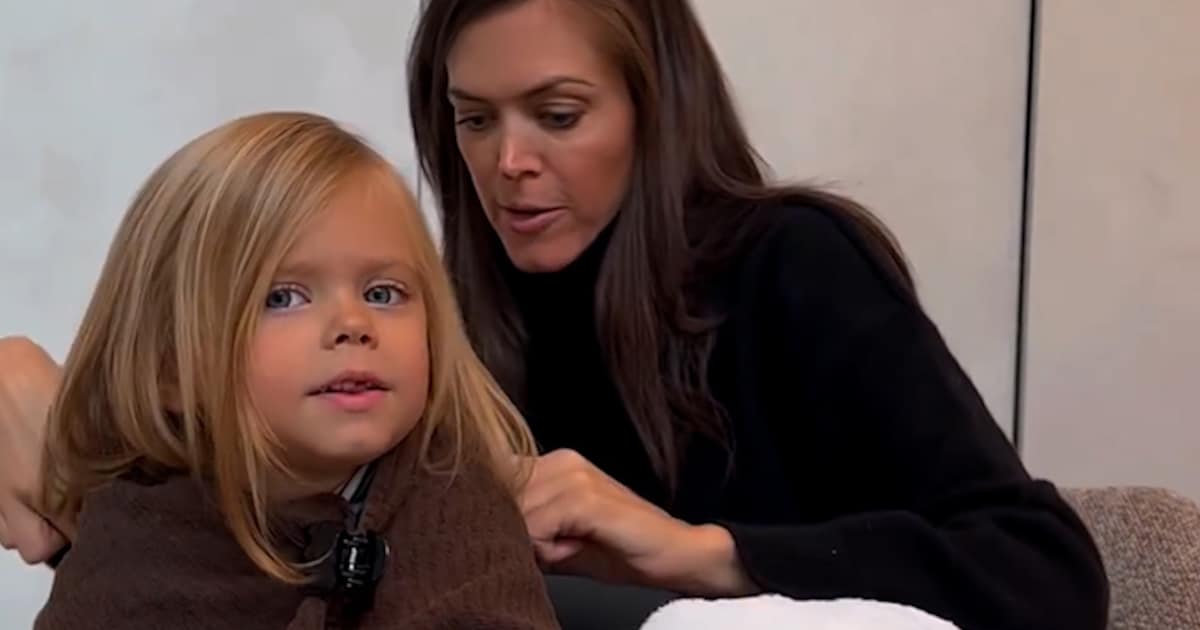 Hartverwarmend: Astrid Coppens is kapper aan huis en knipt de haren van ...