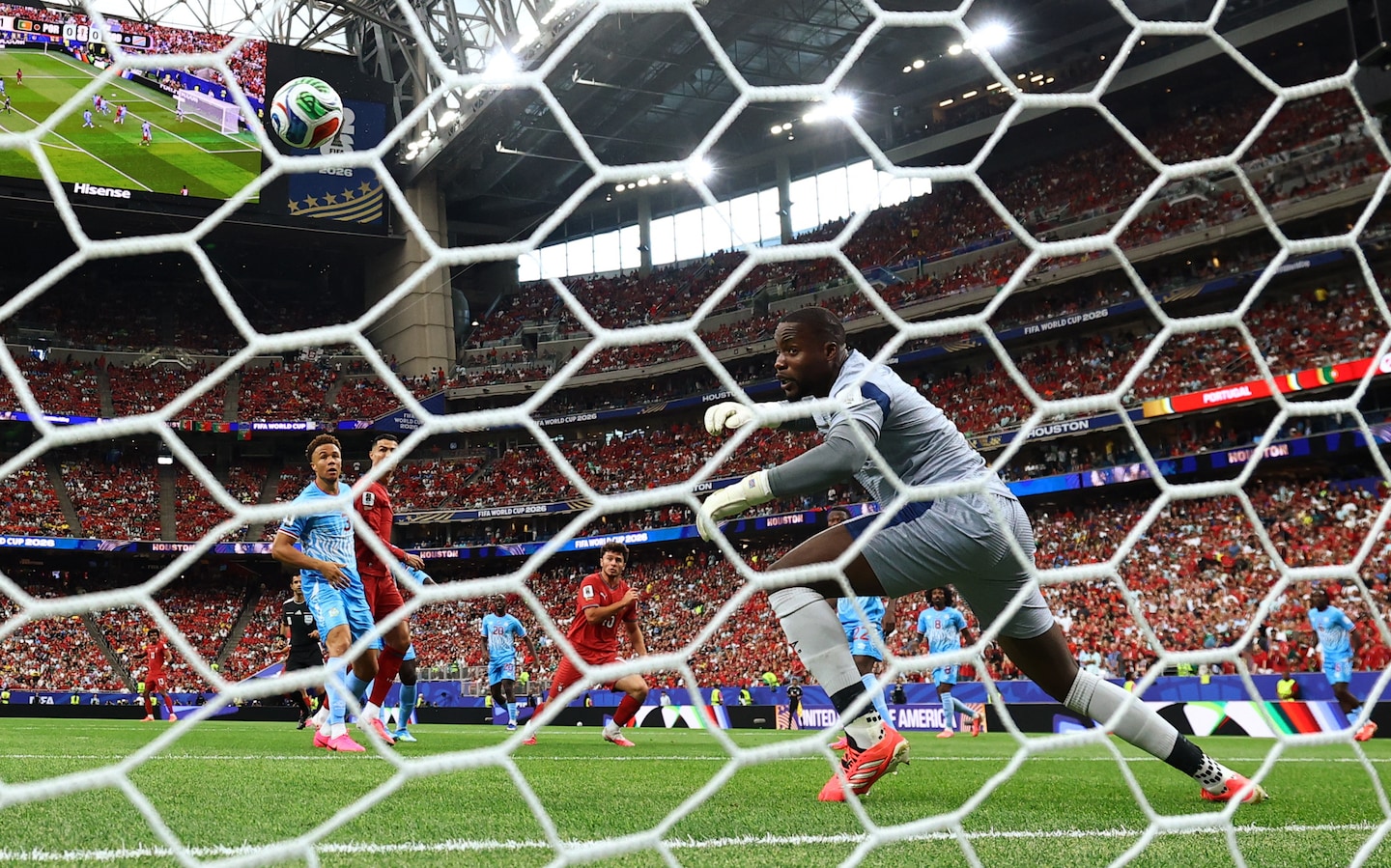 LIVE. Portugal heeft de match tegen Congo stevig in handen: Joao Neves ...