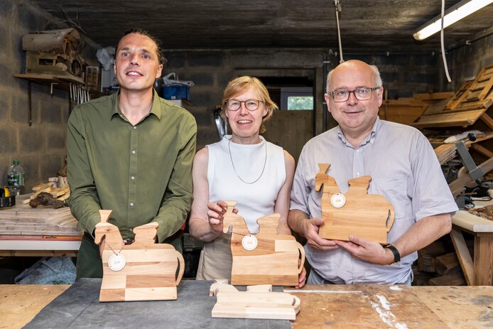 Creatief houtbewerker Jan-Emmanuel maakt unieke ontbijtplank in vorm ...