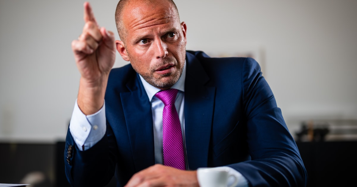 Minister van Defensie Francken (N-VA): “Militairen zullen niet tot 67 jaar moeten werken ...