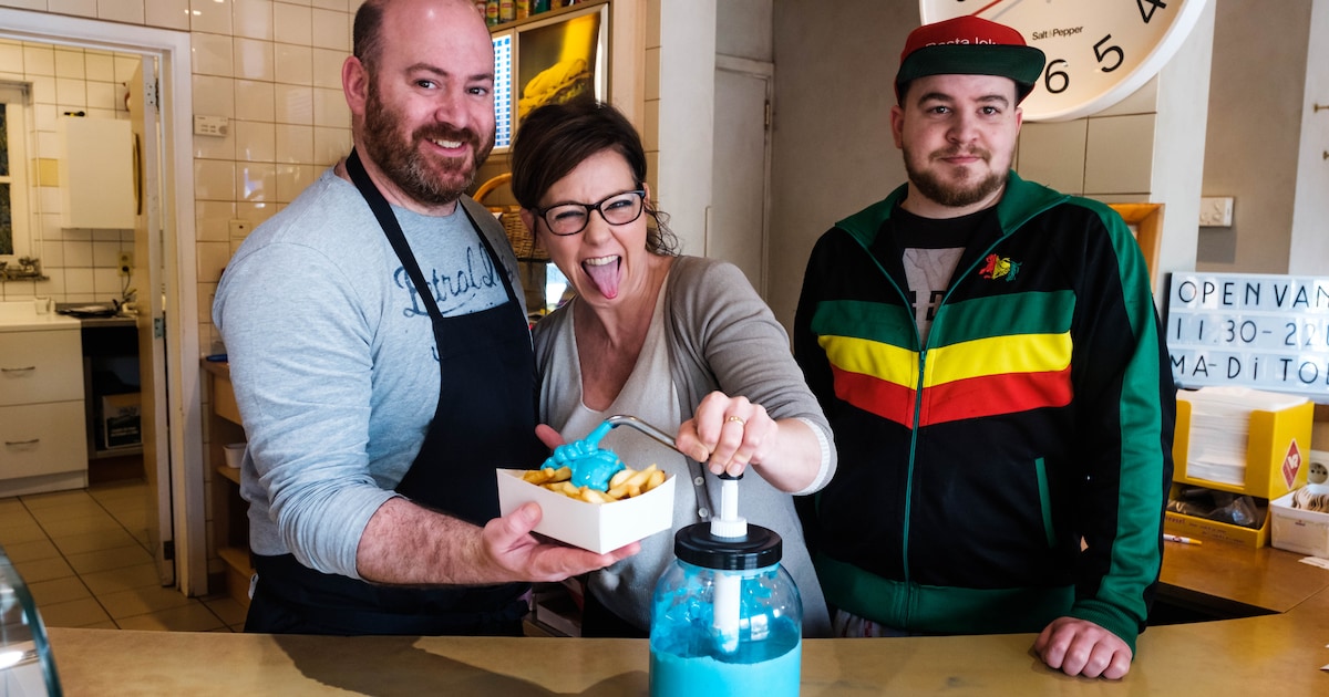 Blauwe mayonaise, croques, chocomel en milkshake in Genkse horecazaken ...