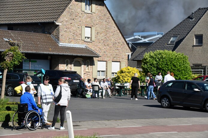 Zware brand treft productieafdeling pannenkoekenfabriek Lipcas: giftige ...