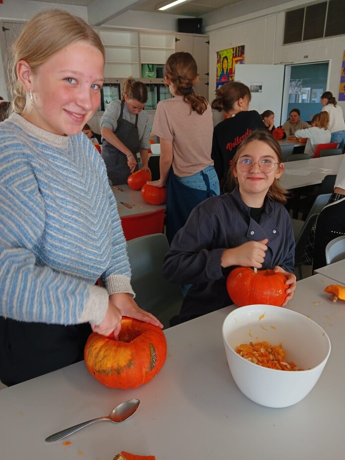 Leerlingen GO! MS Ninove zorgen voor halloweensfeer op school met ...