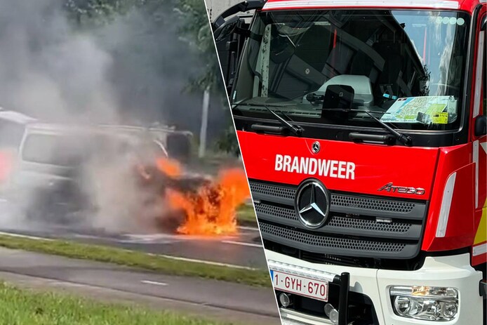 Brandweer ruimt brokstukken en olie op nadat bestelwagen vuur vat op de ...