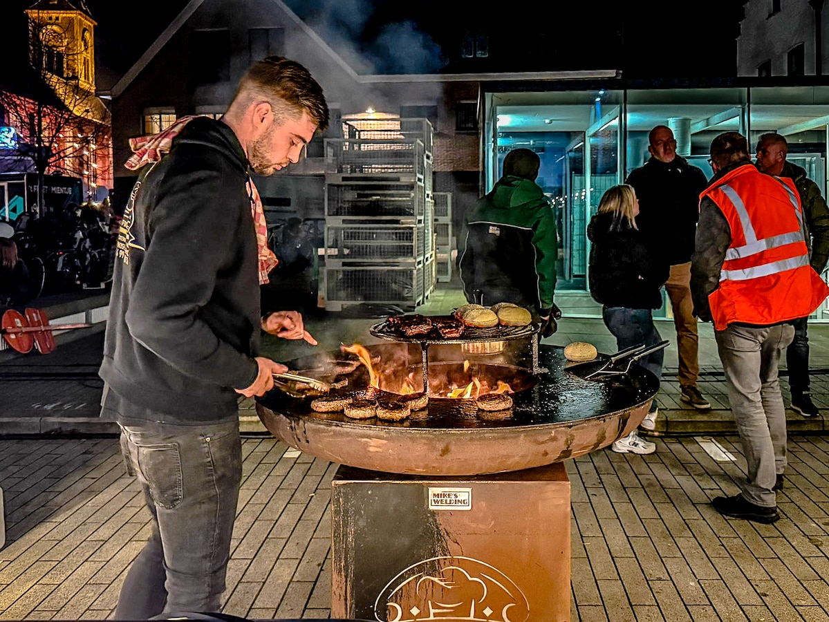 Grootste ééndaagse kerstmarkt van het land lokt heel wat volk richting ...