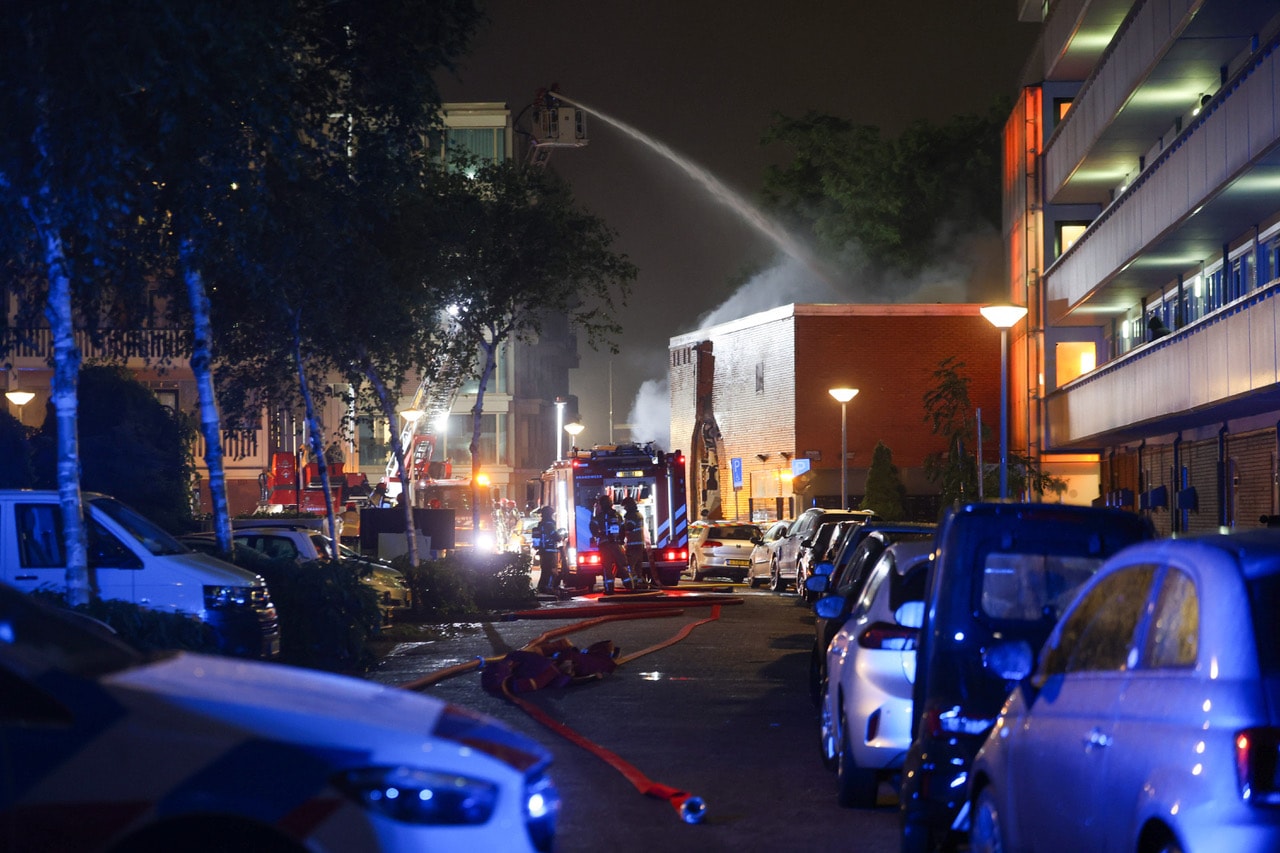 Getuigen zagen auto met hoge snelheid wegrijden na explosie in ...