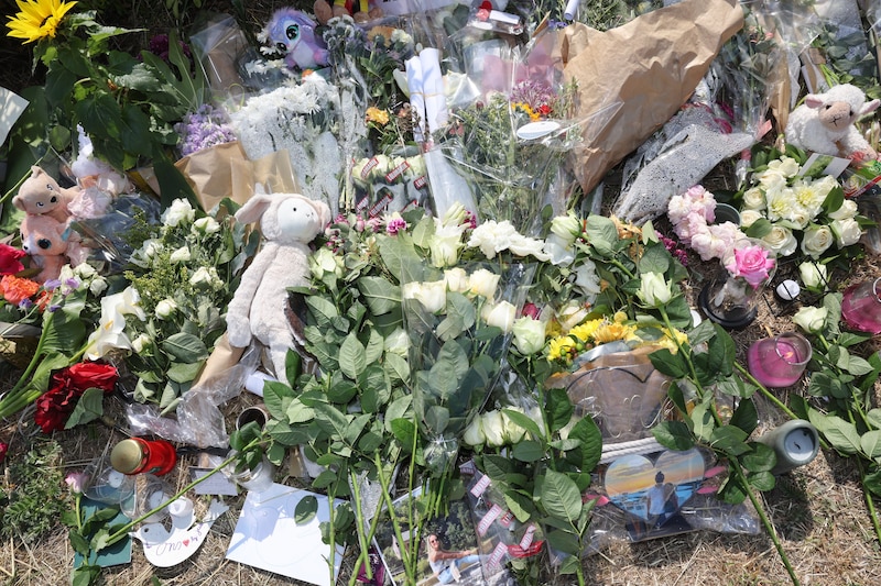 Familie en vrienden van buschauffeur nemen afscheid in moskee van ...