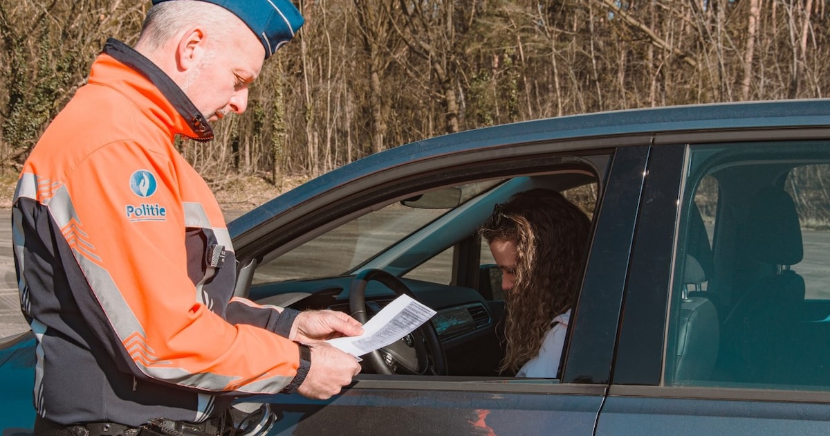 Politie Neteland int 8.600 euro aan achterstallige belastingen tijdens ...