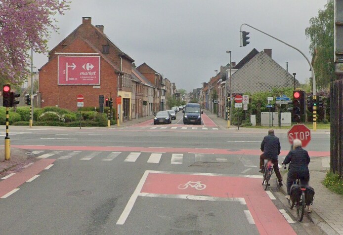Fietsers krijgen eigen verkeerslichten aan kruispunt Hertjen en Brugsken met N70: “Veiliger en ...