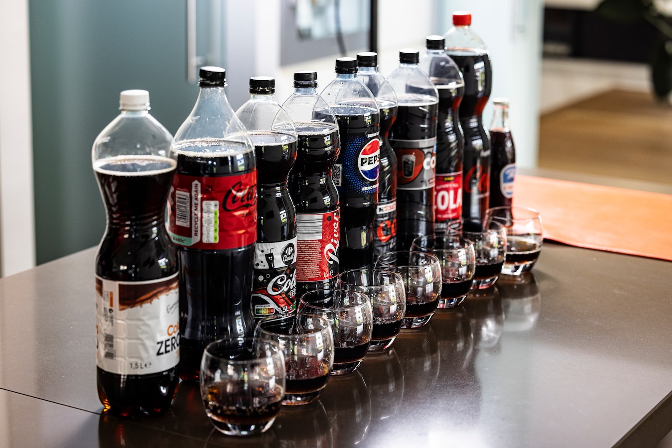 Is Coca-Cola Zero écht de lekkerste? Luc Bellings proeft blind 10 ...