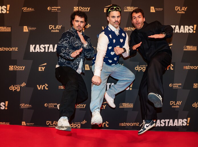 IN BEELD. Veel decolleté voor Zita Wauters en Siska Schoeters poseert ...