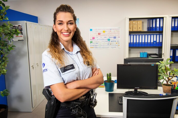 ‘Familie’-actrice Idalie Samad werd beschermend opgevoed: “Als meisje ...