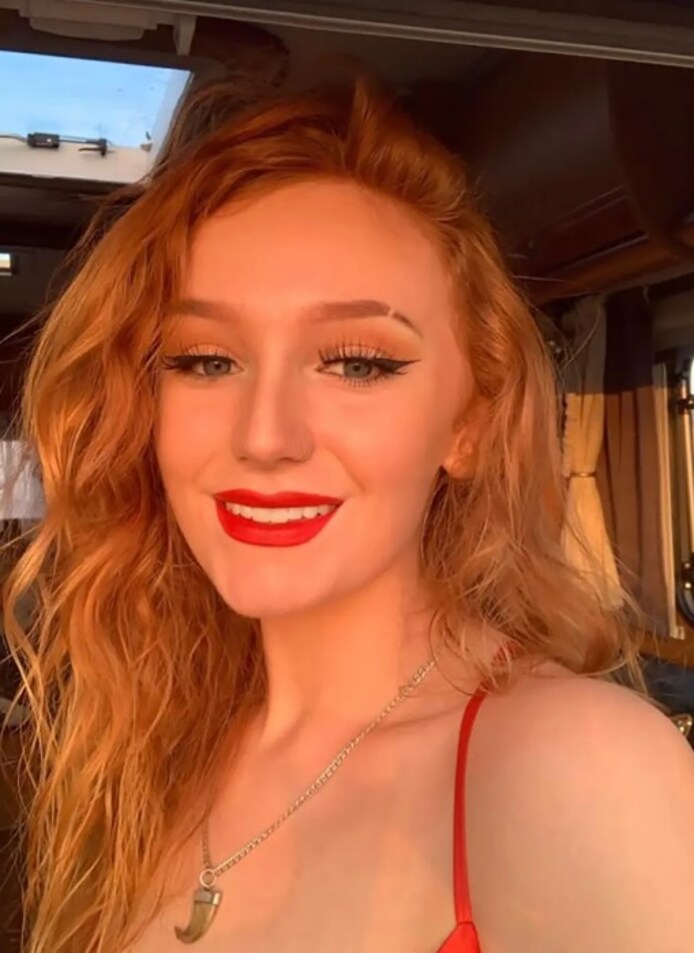 Russische acrobate vecht voor haar leven nadat trapezeact fout loopt ...