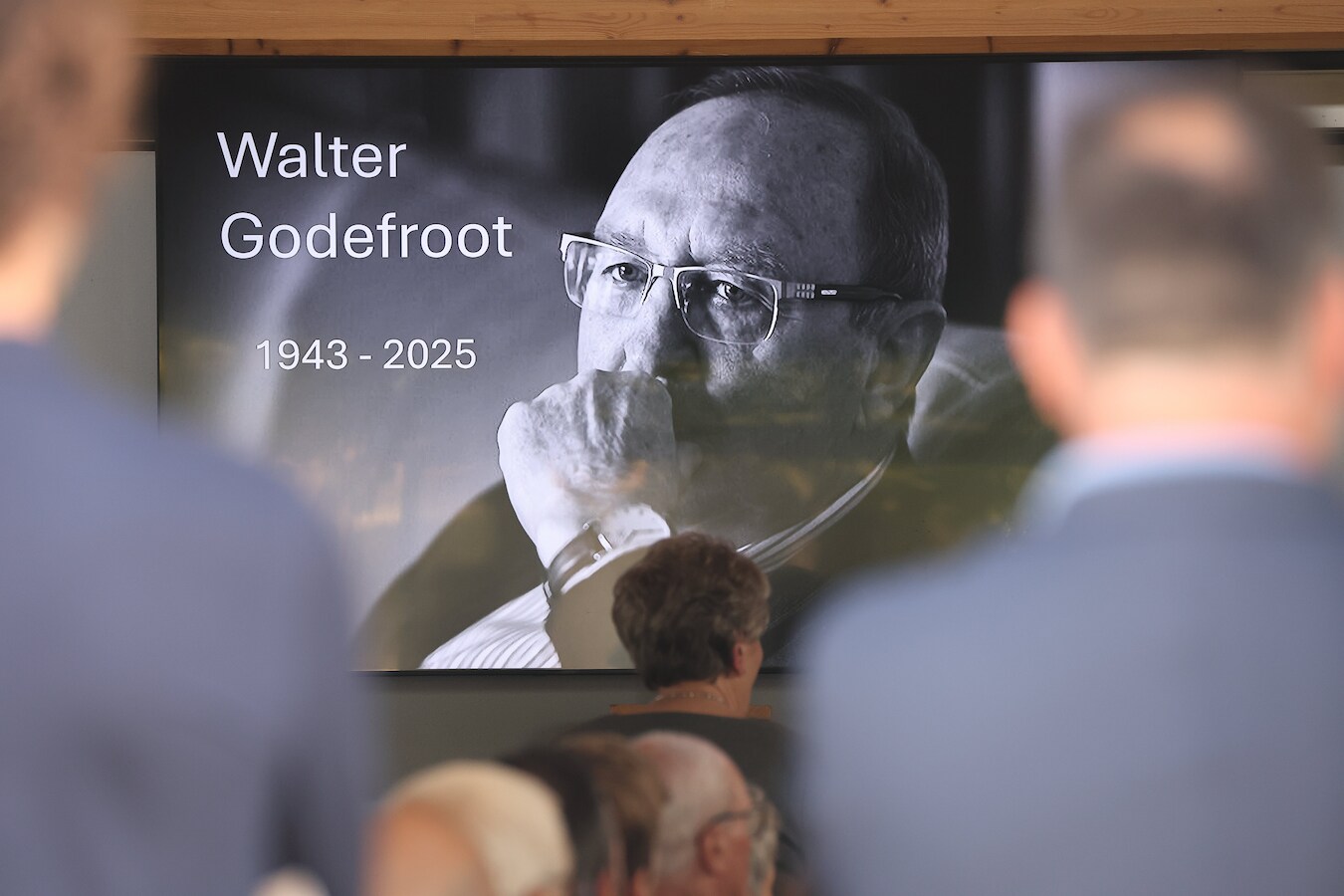 Grote namen uit wielerwereld wonen uitvaart Walter Godefroot bij ...