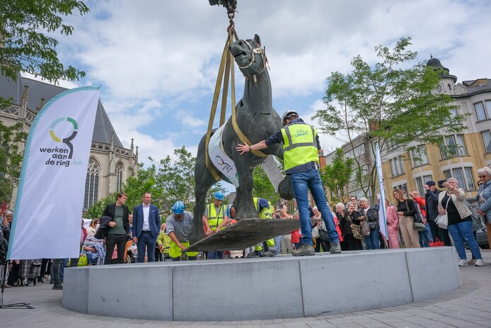 Iconisch ‘Boerenpaard’ van Rik Poot keert terug naar vernieuwd ...