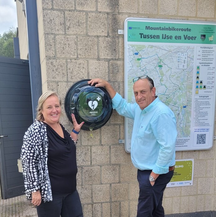 Huldenberg neemt nieuwe AED-toestellen in gebruik: “Ervoor zorgen dat ...