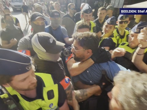 Beelden tonen hoe Groen-voorzitter Aimen Horch door gemaskerde agenten ...