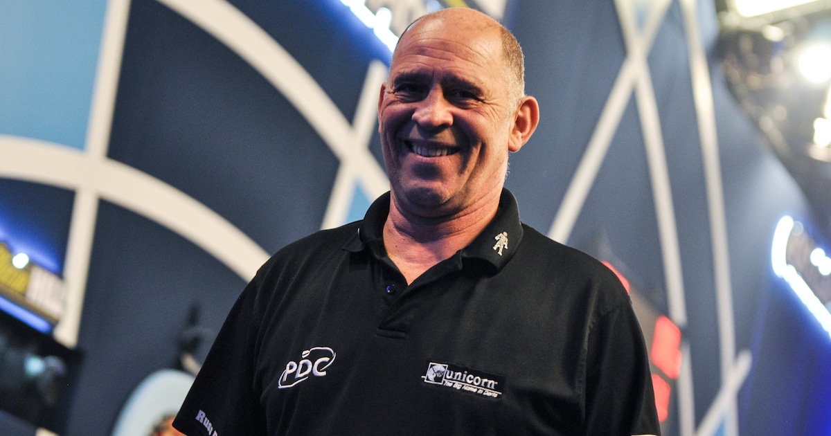 Russ Bray, ‘The Voice’ van het darts, stopt ermee: “Op m’n tiende begon ...