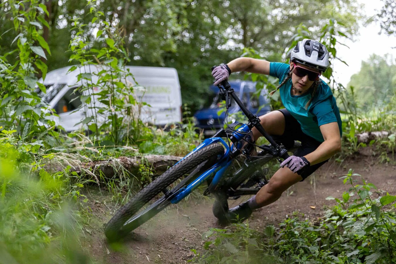Colaflesje en snoepverpakking in vuilnisbak gooien kost Kempense ...