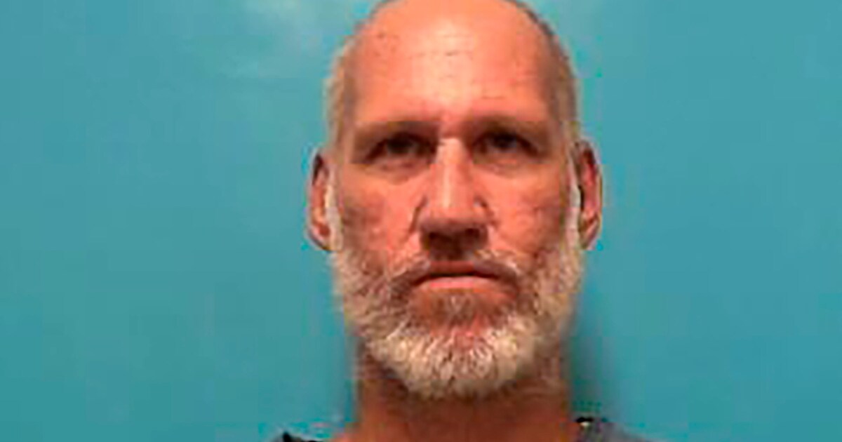 Vervroegd vrijgelaten moordenaar slaat opnieuw toe en doodt jonge ...