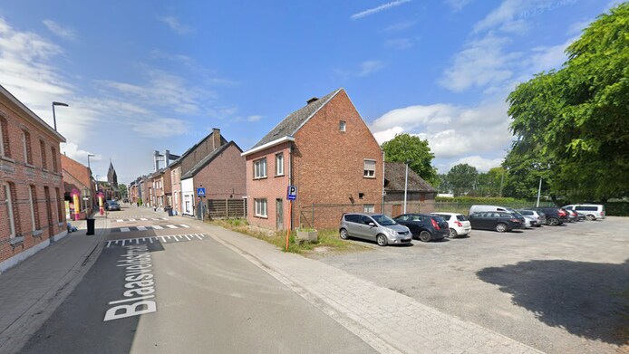 Man 25 Zwaargewond Nadat Hij Met Hoofd Vastraakt In Wielkas Van
