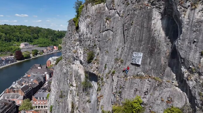 Boze vijftiger hangt nog steeds aan rotswand van Dinant: Jeff is sinds ...