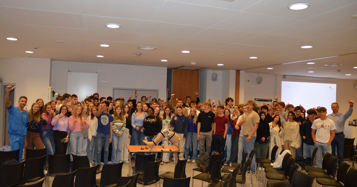 Peltse STEM-leerlingen maken kennis met robotchirurgie: “Enthousiast om de jonge generatie te ...