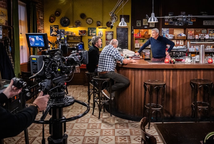 Ondrinkbaar bier, vals geld en vervallen snacks: achter de schermen bij de Jan & Alleman in ...