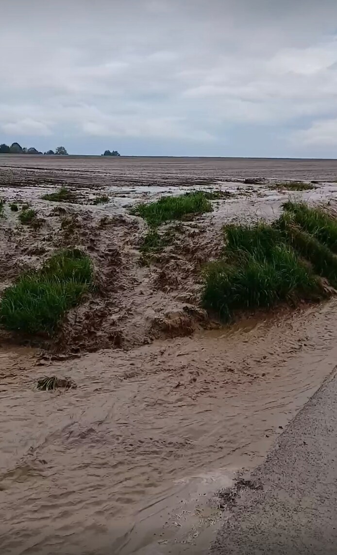 REPORTAGE. Op de verzopen akkers van de Vlaamse boeren: “Tractoren? Die ...
